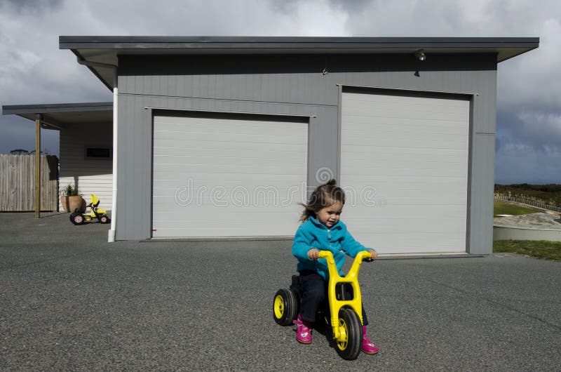 Bici de tres ruedas imagen de archivo. Imagen de calle - 26219697