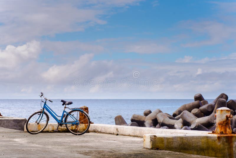 Bicycle Parked at the Coast Stock Photo - Image of ocean, leisure ...