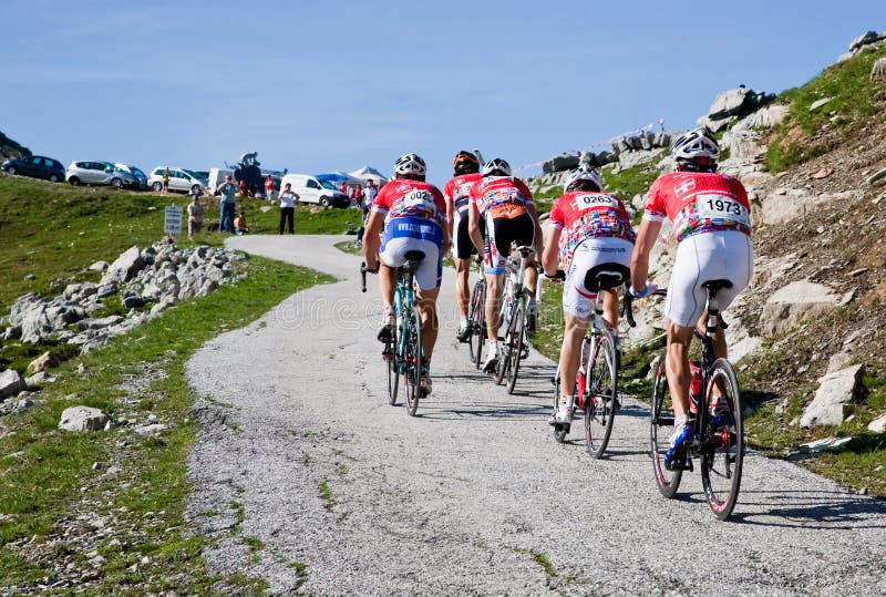 Bicycle road racing editorial photography. Image of summer - 15034637