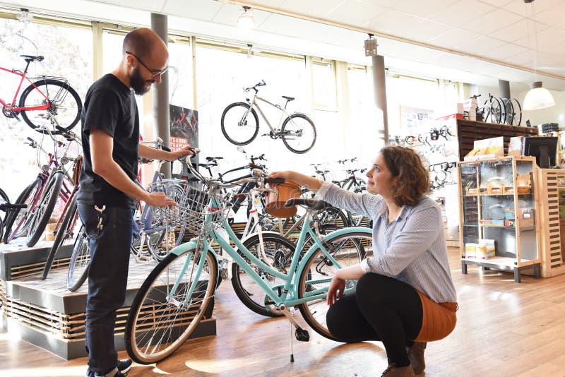 Bicycle Shop Consulting - Salesman and Customer in Conversation Stock ...
