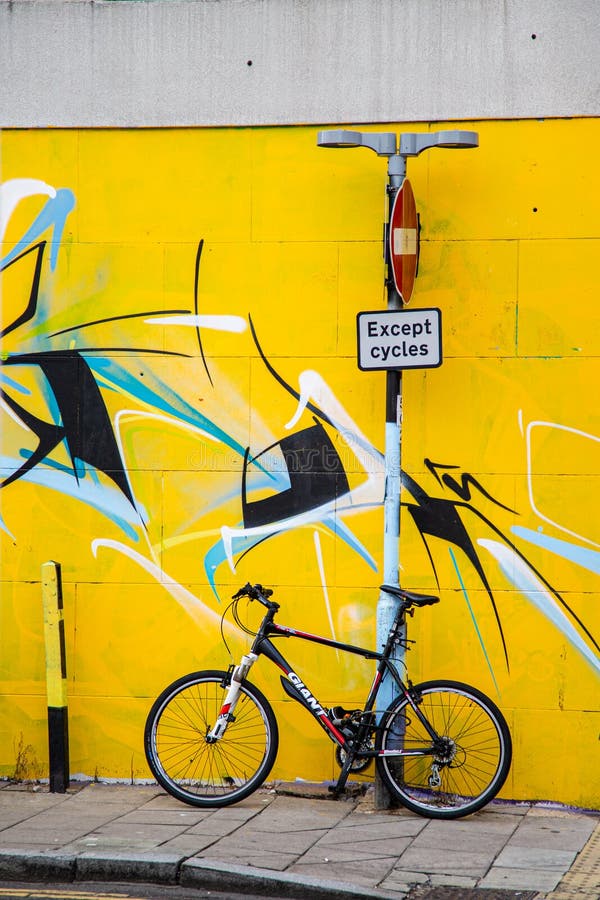 Bicycle Up Against a Signpost in London Editorial Photo - Image of ...