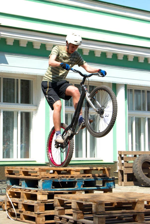 The bicyclist. editorial photography. Image of cyclist - 9927867 The bicyclist. editorial photography. Image of cyclist - 9927867