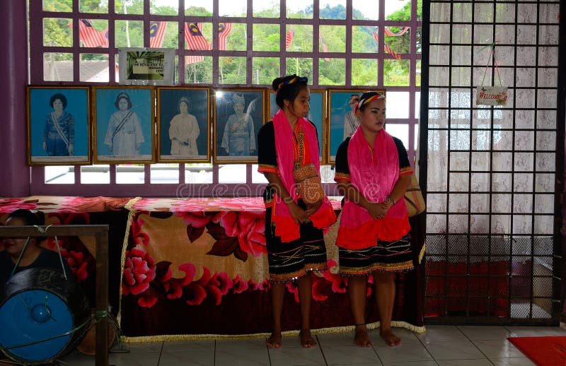 Bidayuh Dancers, Mongkos, Borneo, Sarawak, Malaysia Editorial ...
