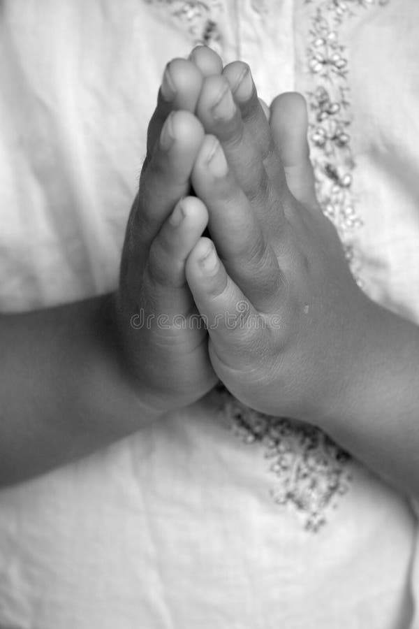 Biddend kind stock afbeelding. Image of bidden, vinger - 1576365