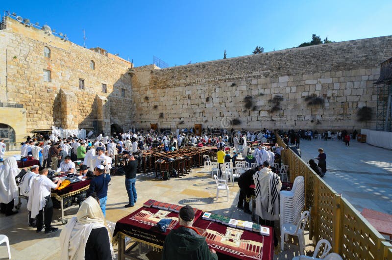 Biddende Joden redactionele foto. Image of waarneming - 23601466