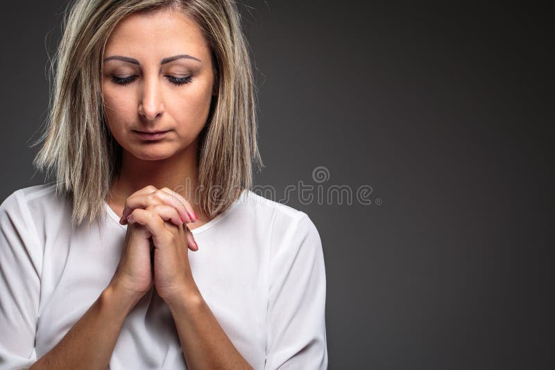 Biddende Vrouw - Vrouw Die Aan Haar God Bidden Stock Foto - Image of ...
