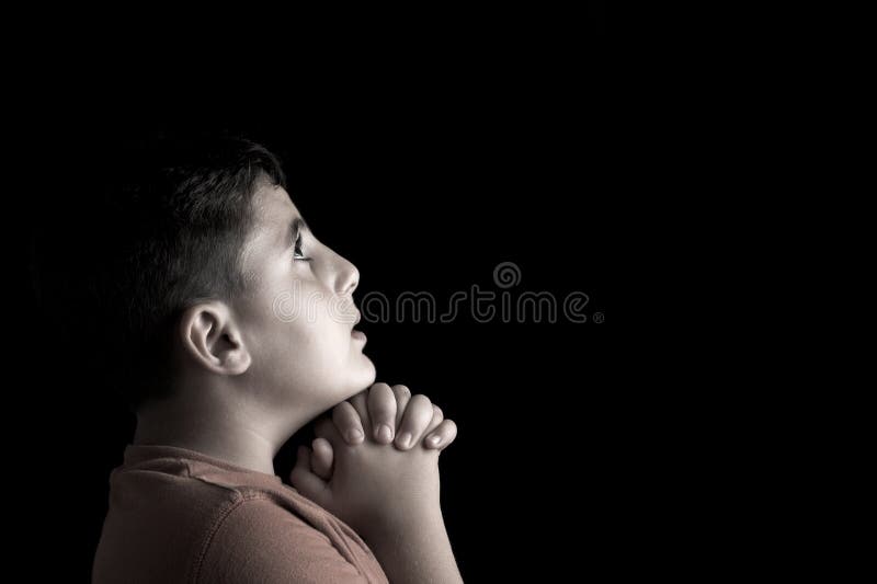 Biddende jongen stock foto. Image of contrast, hopen, sleutel - 3307688