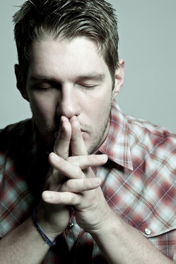 Biddende man stock foto. Image of gelovig, christendom - 4565756