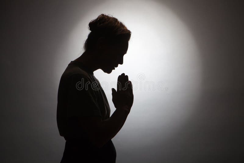 Biddende vrouw stock foto. Image of doordringen, smeken - 13717582