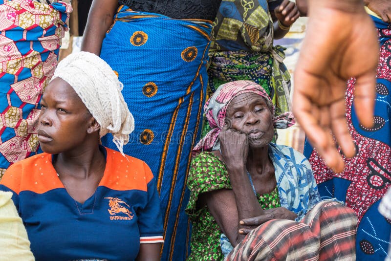 Bieda 4 Ale Bezpieczne Kobiety Zdjęcie Editorial - Obraz złożonej z ...