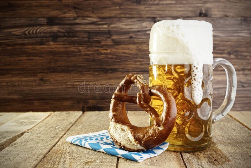 Bier Und Brezel, Oktoberfest Stockbild - Bild von masse, brezel: 31855413
