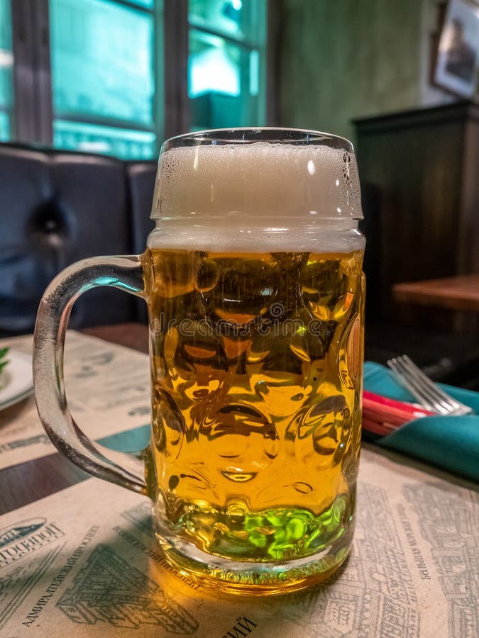 Bier Van Het Vat in Groot Glas Stock Foto - Image of vers, koude: 149952170