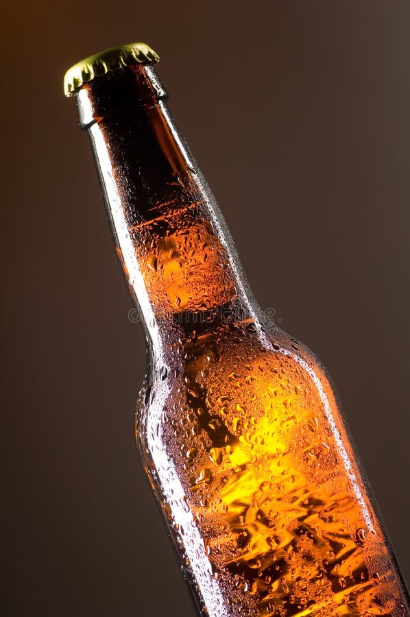 Bierflasche stockbild. Bild von auslegung, wasser, kondensation - 2850471
