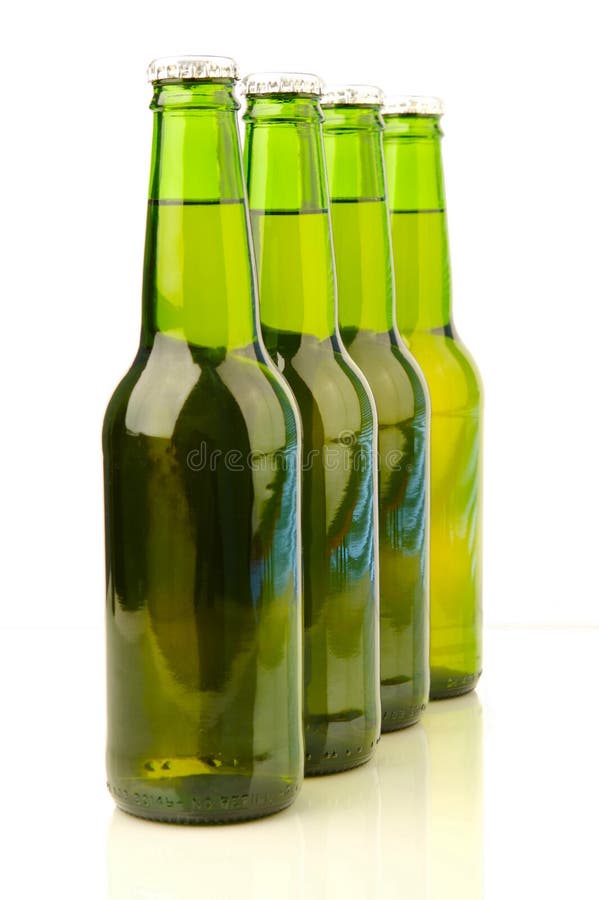 Bierflaschen stockfoto. Bild von luftblase, grün, biere - 4726958