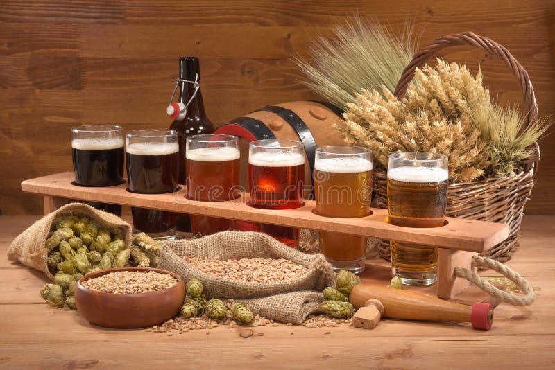 Bierkiste stockbild. Bild von erfrischung, garten, rahmen - 67897313