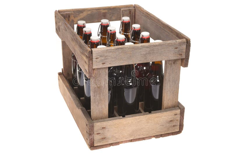 Bierkrat met bierglazen stock foto. Image of drank, gerst - 68673722