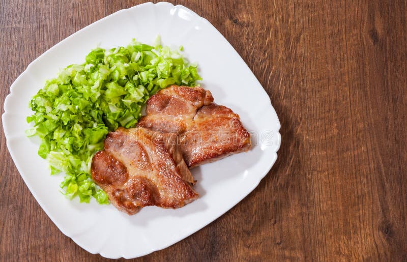 Bife De Vaca Da Carne Com Salada Dos Vegetais Foto de Stock - Imagem de ...
