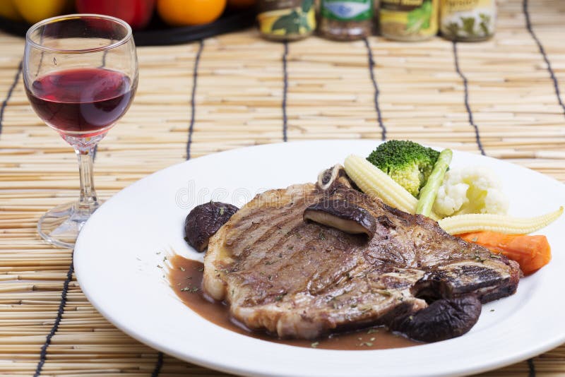 Bife do lombo foto de stock. Imagem de delicioso, jantar - 44625770