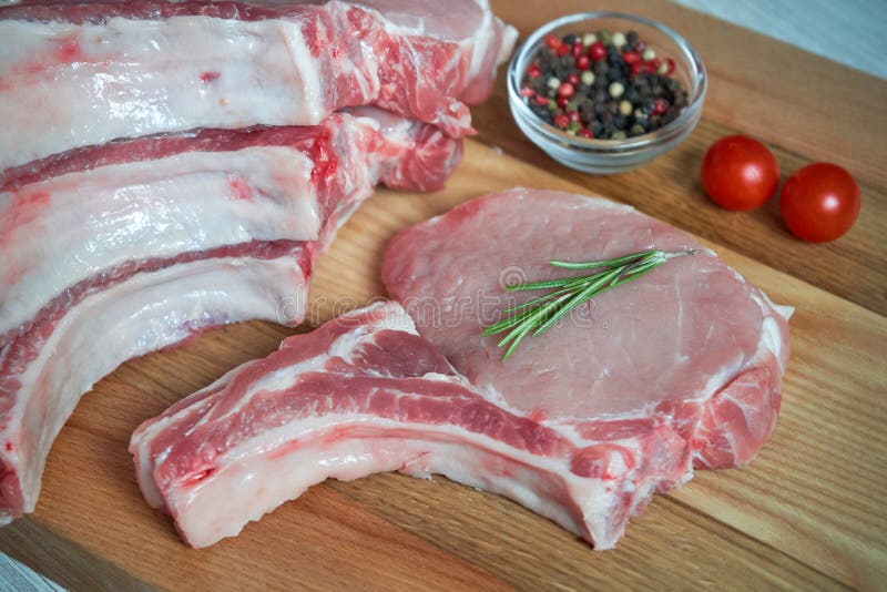 Bifes Do Lombo De Carne De Porco Imagem de Stock - Imagem de carne ...