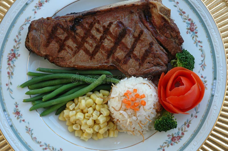 Bifteck D'aloyau Poivron Par Dîner Photo stock - Image du biftecks ...