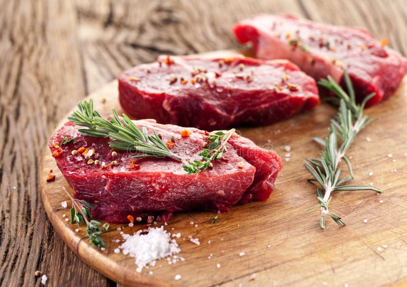 Bifteck de boeuf. image stock. Image du boeuf, vieux - 35535547