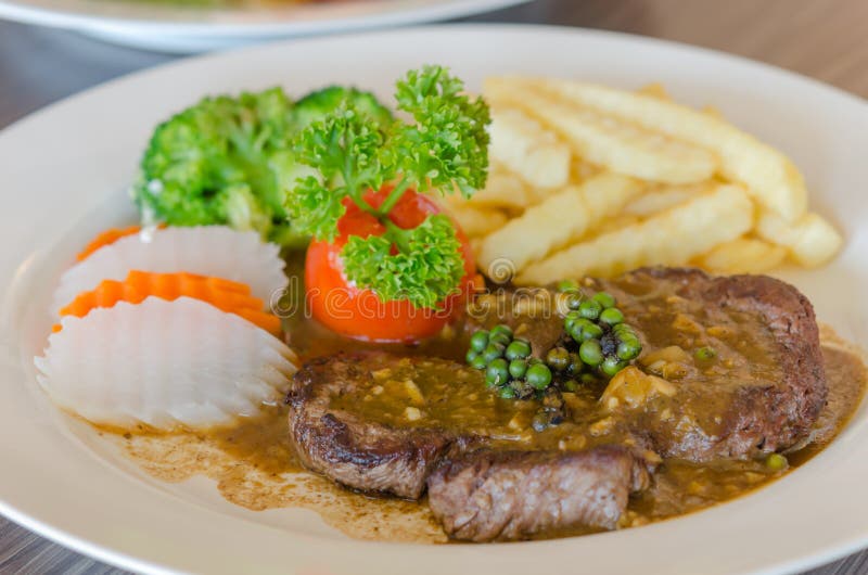 Bifteck de boeuf photo stock. Image of bifteck, assaisonnement - 50900352