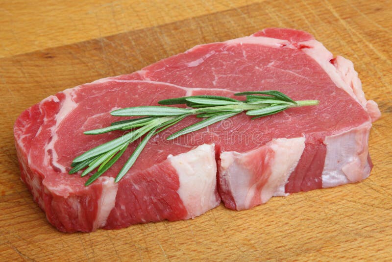 Bifteck D'aloyau Cru De Boeuf Photo stock - Image du délicieux ...