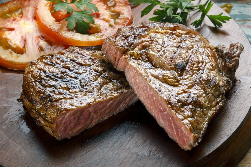 Biftecks de boeuf photo stock. Image du carter, morceau - 33712018