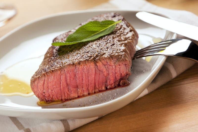 Bifteck Frit Avec Des Pommes Frites Image stock - Image du dîner ...