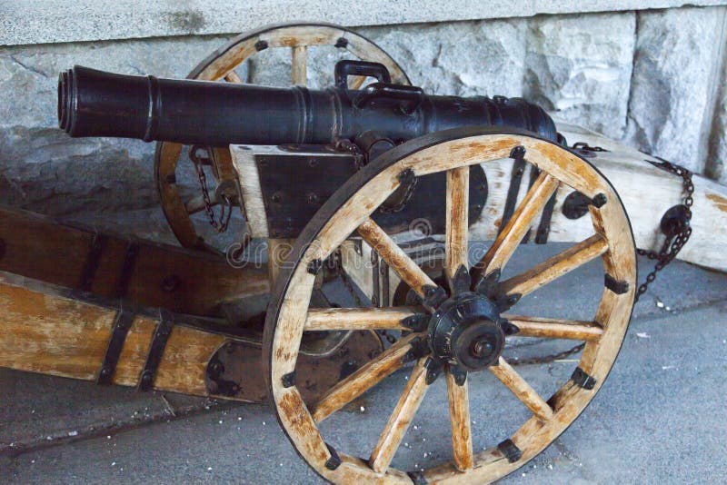 Big ancient gun editorial stock image. Image of army - 117301384