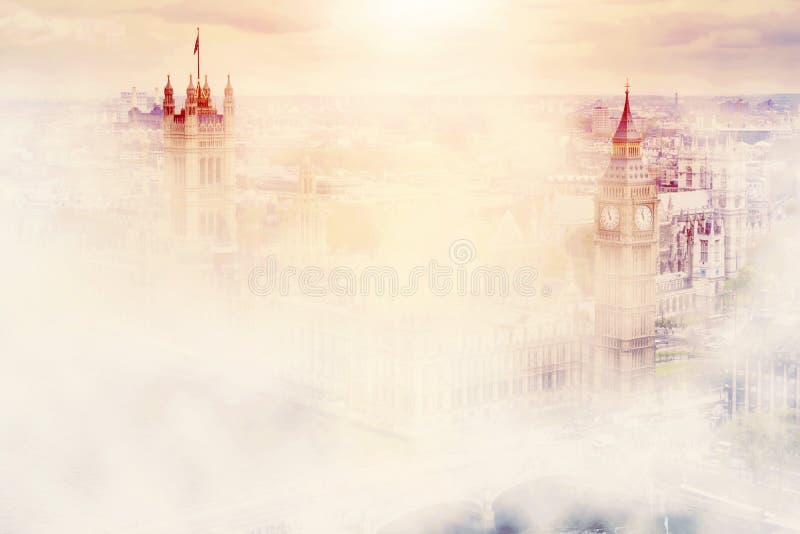 Big Ben, Het Paleis Van Westminster in Mist Londen, Het UK Stock ...