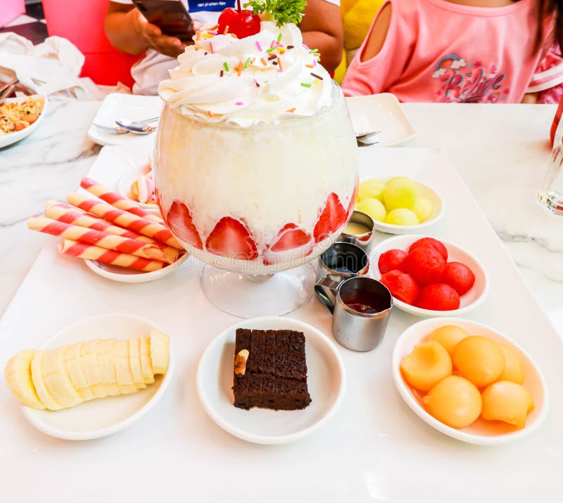 Big Bingsu Dessert, Fruit Bingsu and Snack Menu Iced Served on the ...