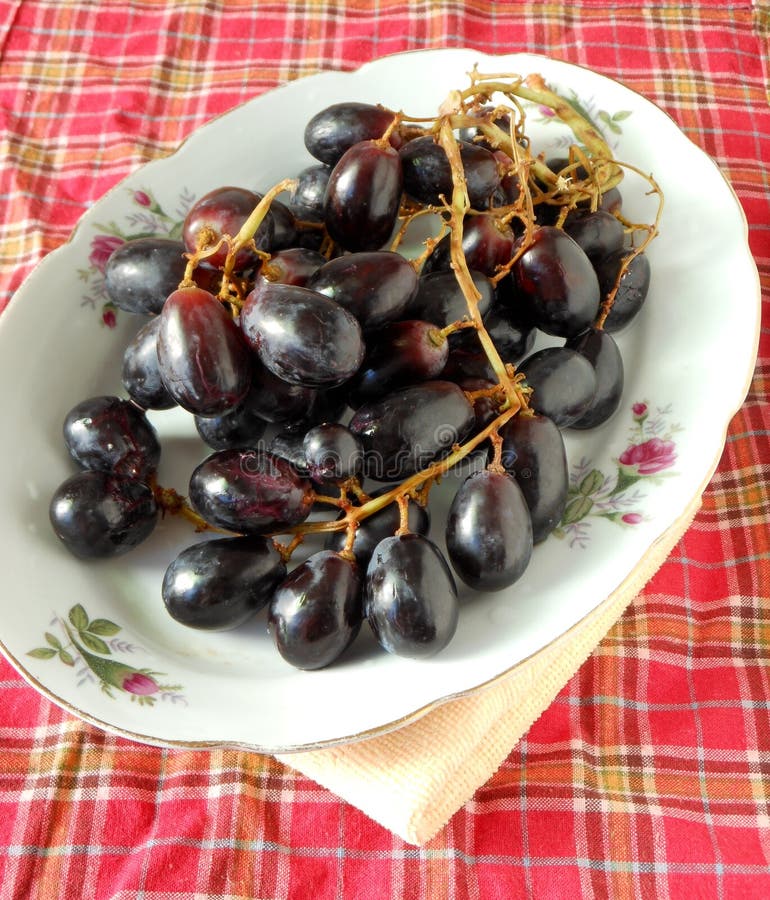 Big Black Grapes Fruit Tray Stock Image - Image of grape, ribes: 73374785