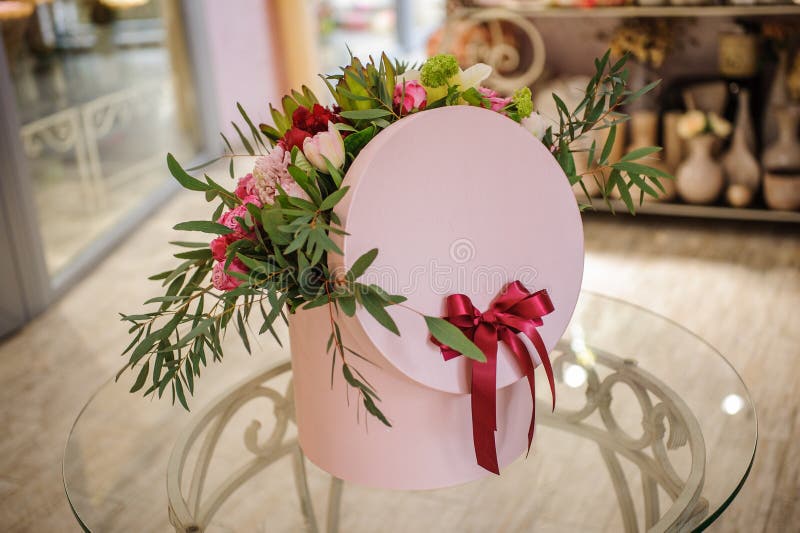 Round Box Bouquet at Jeanette Upshaw blog