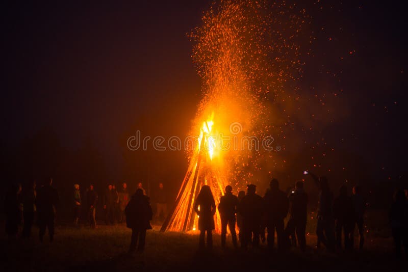 Big camp fire editorial image. Image of bright, night - 64994525