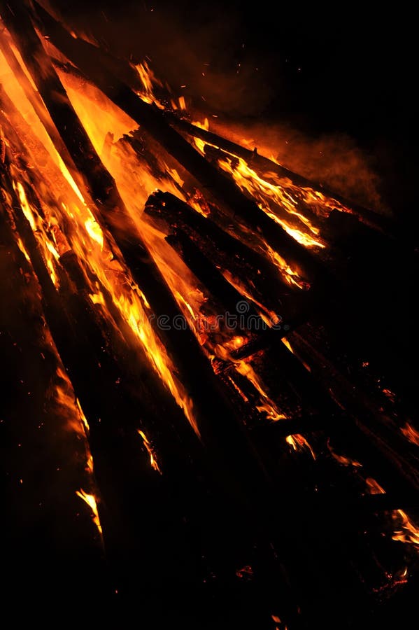 A big campfire at night stock photo. Image of heizen - 136958740