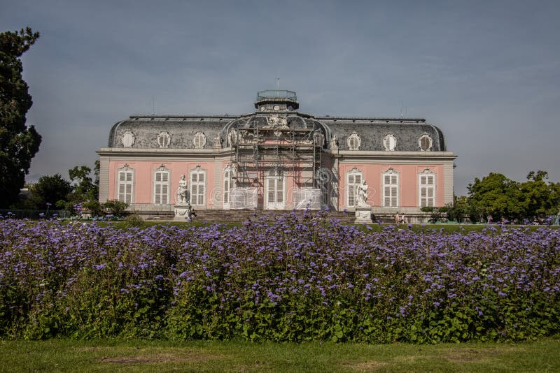 Castle Benrath editorial photo. Image of gardens, water - 230663406