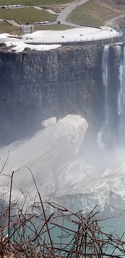 Big Chunk of Ice at Niagara Falls Stock Image - Image of falls, chunk ... Big Chunk of Ice at Niagara Falls Stock Image - Image of falls, chunk ...