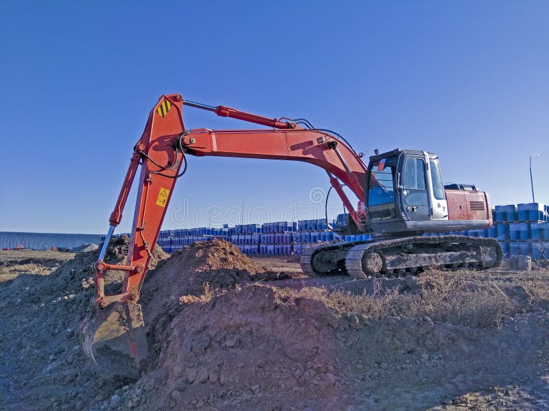 Big Excavator Digging a Pit Stock Photo - Image of gravel, soil: 151518726