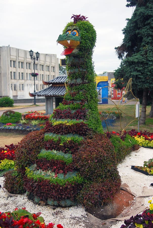 Big Green Bird Sculpture in the Park. Editorial Stock Photo - Image of ...