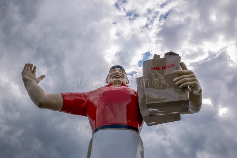 Big John Muffler Man Holding Groceries Editorial Stock Photo - Image of ...