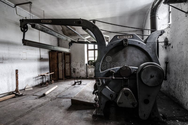 Big machine in a factory editorial photography. Image of places - 86120787