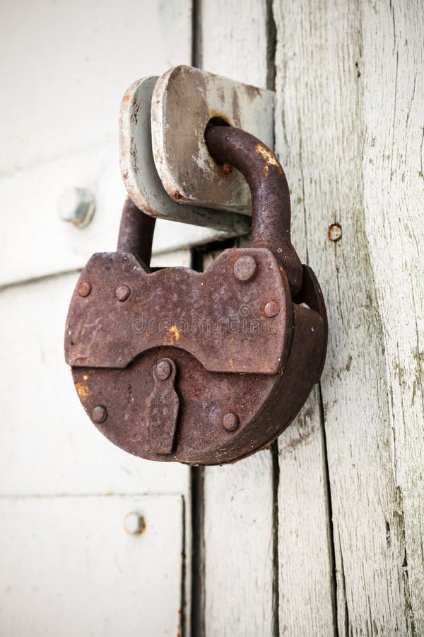 Big Old Rusted Padlock Hanging Rural Door Stock Photos - Free & Royalty ...