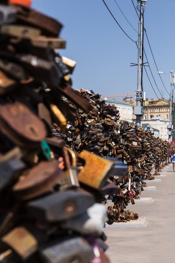 Big old rusty open padlock editorial image. Image of keyhole - 41003455