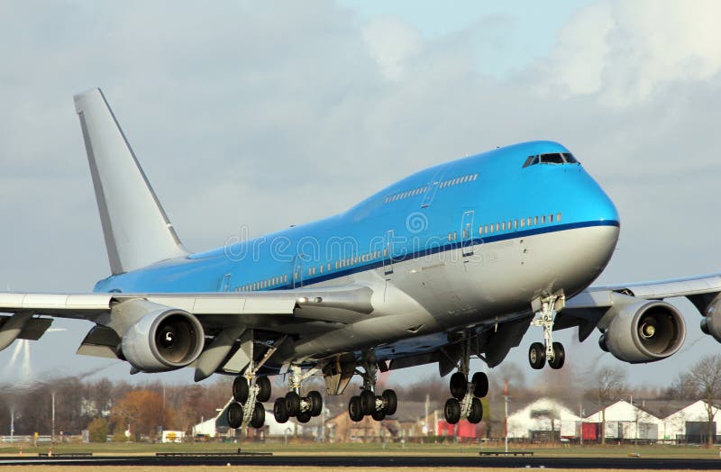 Big plane landing stock image. Image of approach, depart - 36329779