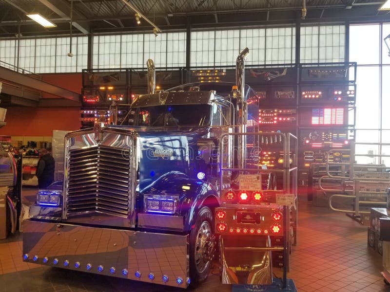 Big rig editorial photo. Image of trucker, w900, trucking - 130199671