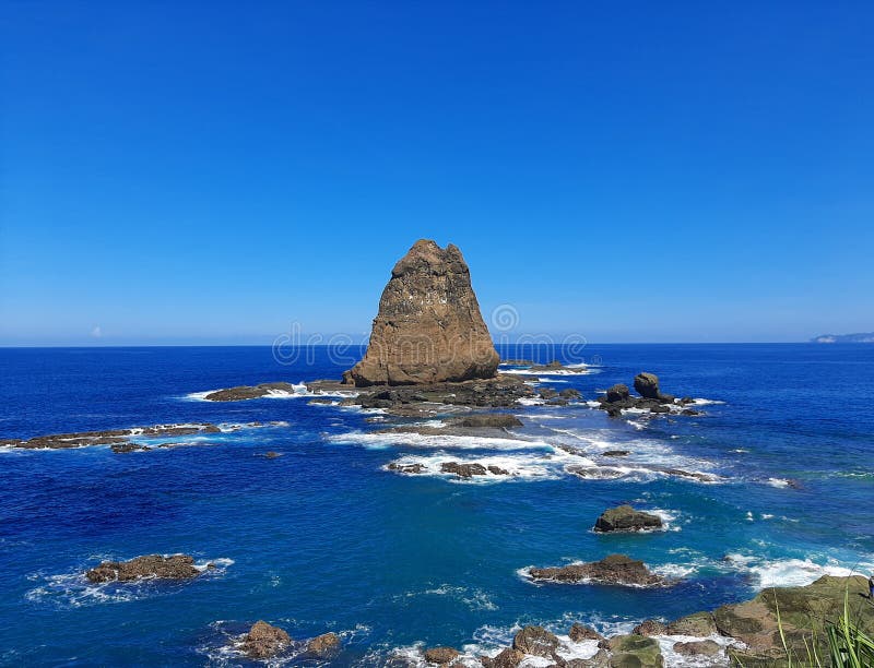 Big Rock in the Middle of the Ocean Stock Photo - Image of sand, cape ...