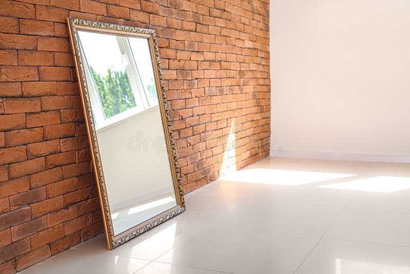 Old Mirror Empty Room Stock Photos - Download 1,053 Royalty Free Photos