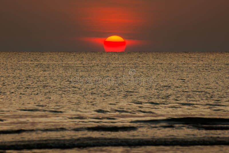 Big Sun Setting Down Over the Sea Stock Image - Image of solar ...