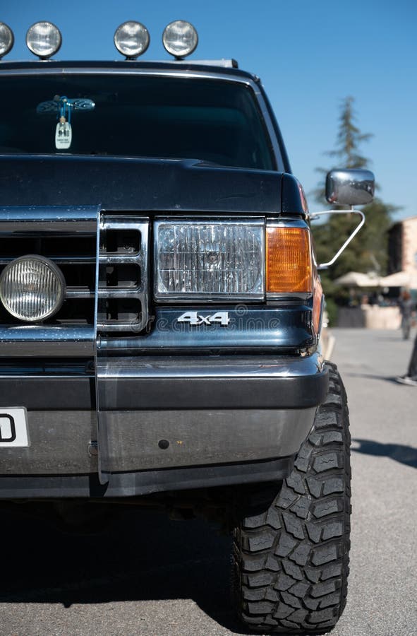 Big SUV Offroad Ford Bronco 351 5.8L XLT 4x4 Fifth Generation 1992-1996 ...